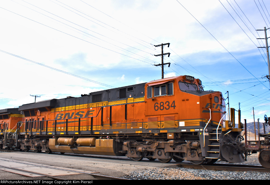 BNSF 6834